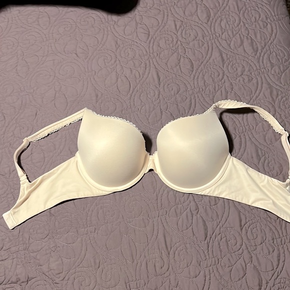 Victoria's Secret | Intimates & Sleepwear | 34c Victorias Secret Bra ...